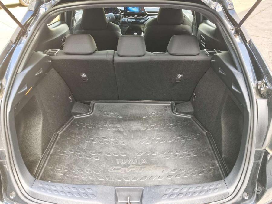 Black Toyota C-HR 2019 in Utena, with an engine capacity of 1.80 L and mileage of 195 thousand km for 15090 €, photo 14 on AUTOMOTO.COM.LV