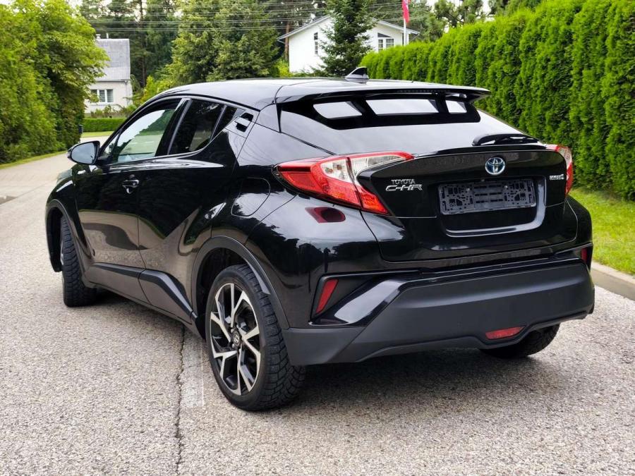 Черный Тойота C-HR 2019 в Аникщяй, объемом двигателя 1.80 л и пробегом 220 тыс. км за 14350 €, фото 4 на AUTOMOTO.COM.LV
