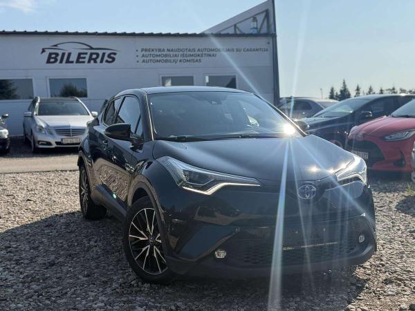 Black Toyota C-HR 2019 in Utena, with an engine capacity of 1.80 L and mileage of 200 thousand km for 13990 €, photo 1 on AUTOMOTO.COM.LV