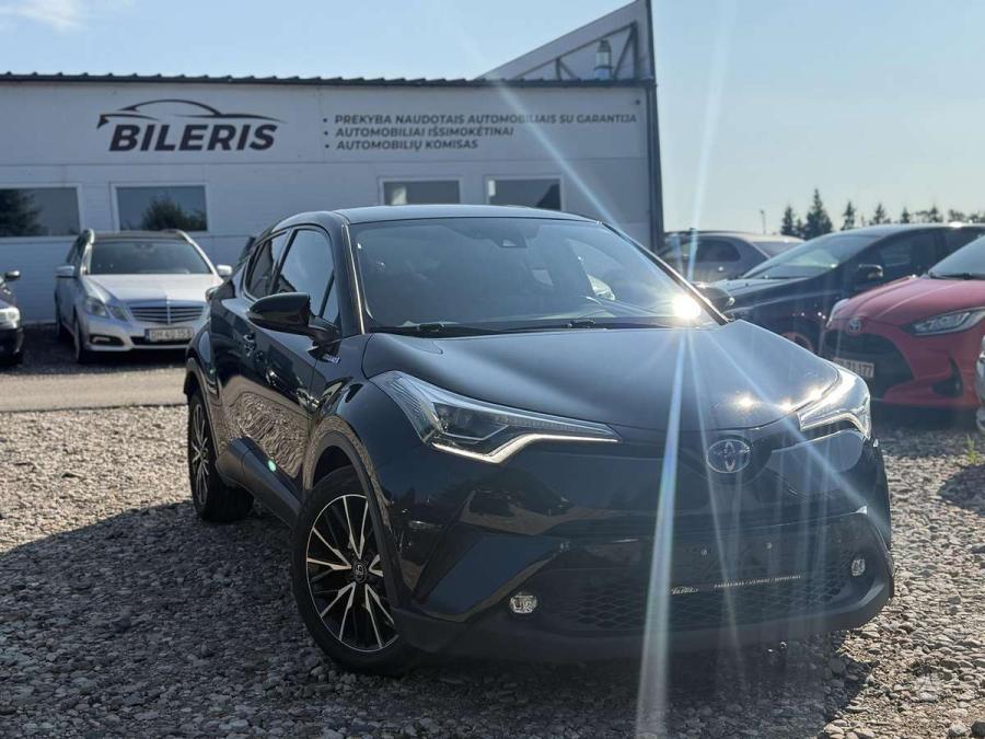 Black Toyota C-HR 2019 in Utena, with an engine capacity of 1.80 L and mileage of 200 thousand km for 13990 €, photo 1 on AUTOMOTO.COM.LV