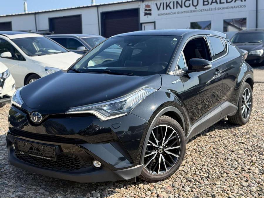 Black Toyota C-HR 2019 in Utena, with an engine capacity of 1.80 L and mileage of 200 thousand km for 13990 €, photo 4 on AUTOMOTO.COM.LV