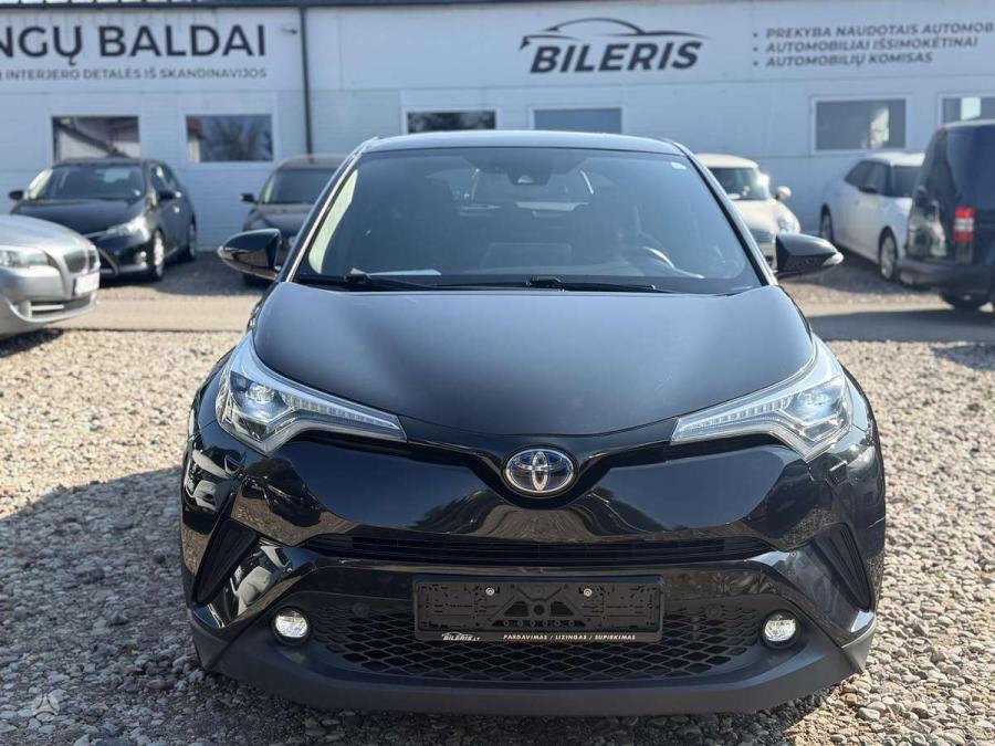 Black Toyota C-HR 2019 in Utena, with an engine capacity of 1.80 L and mileage of 200 thousand km for 13990 €, photo 6 on AUTOMOTO.COM.LV