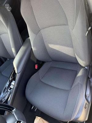 Black Toyota C-HR 2019 in Utena, with an engine capacity of 1.80 L and mileage of 200 thousand km for 13990 €, photo 9 on AUTOMOTO.COM.LV