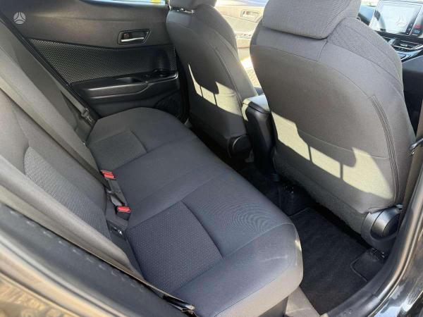 Black Toyota C-HR 2019 in Utena, with an engine capacity of 1.80 L and mileage of 200 thousand km for 13990 €, photo 9 on AUTOMOTO.COM.LV