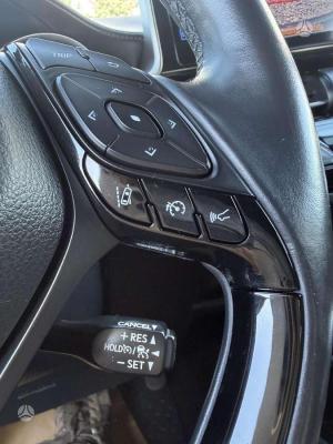 Black Toyota C-HR 2019 in Utena, with an engine capacity of 1.80 L and mileage of 200 thousand km for 13990 €, photo 14 on AUTOMOTO.COM.LV