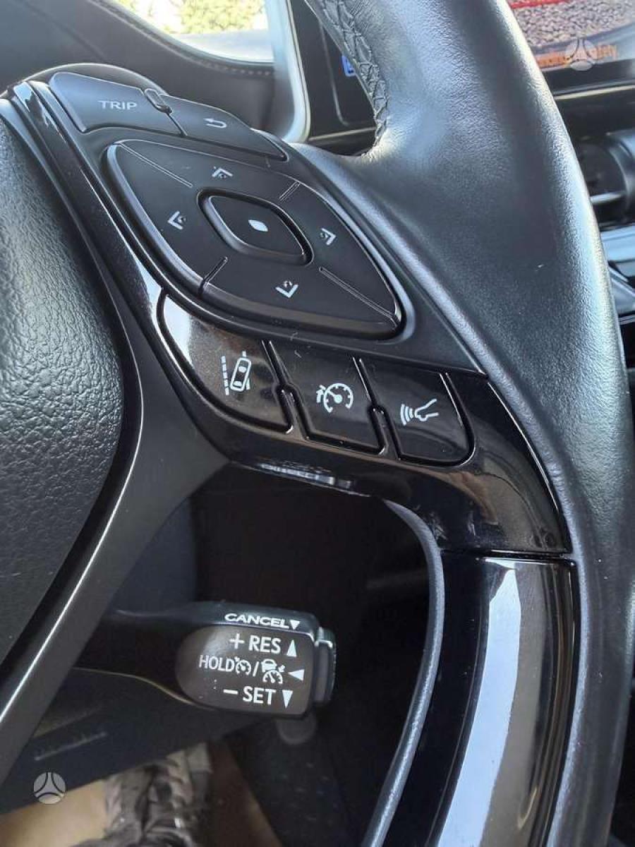Black Toyota C-HR 2019 in Utena, with an engine capacity of 1.80 L and mileage of 200 thousand km for 13990 €, photo 14 on AUTOMOTO.COM.LV
