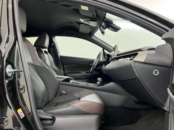 Черный Тойота C-HR 2019 в Вильнюс, объемом двигателя 1.80 л и пробегом 76 тыс. км за 21900 €, фото 7 на AUTOMOTO.COM.LV