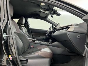 Black Toyota C-HR 2019 in Vilnius, with an engine capacity of 1.80 L and mileage of 76 thousand km for 21900 €, photo 7 on AUTOMOTO.COM.LV