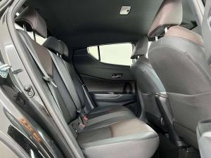 Black Toyota C-HR 2019 in Vilnius, with an engine capacity of 1.80 L and mileage of 76 thousand km for 21900 €, photo 8 on AUTOMOTO.COM.LV
