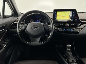 Black Toyota C-HR 2019 in Vilnius, with an engine capacity of 1.80 L and mileage of 76 thousand km for 21900 €, photo 10 on AUTOMOTO.COM.LV