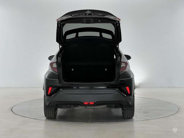 Черный Тойота C-HR 2019 в Вильнюс, объемом двигателя 1.80 л и пробегом 76 тыс. км за 21900 €, фото 11 на AUTOMOTO.COM.LV
