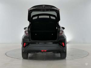Black Toyota C-HR 2019 in Vilnius, with an engine capacity of 1.80 L and mileage of 76 thousand km for 21900 €, photo 11 on AUTOMOTO.COM.LV