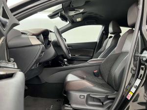 Black Toyota C-HR 2019 in Vilnius, with an engine capacity of 1.80 L and mileage of 76 thousand km for 21900 €, photo 12 on AUTOMOTO.COM.LV