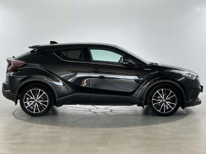 Black Toyota C-HR 2019 in Vilnius, with an engine capacity of 1.80 L and mileage of 76 thousand km for 21900 €, photo 17 on AUTOMOTO.COM.LV