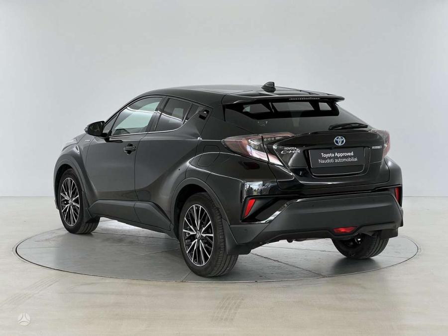 Black Toyota C-HR 2019 in Vilnius, with an engine capacity of 1.80 L and mileage of 76 thousand km for 21900 €, photo 18 on AUTOMOTO.COM.LV