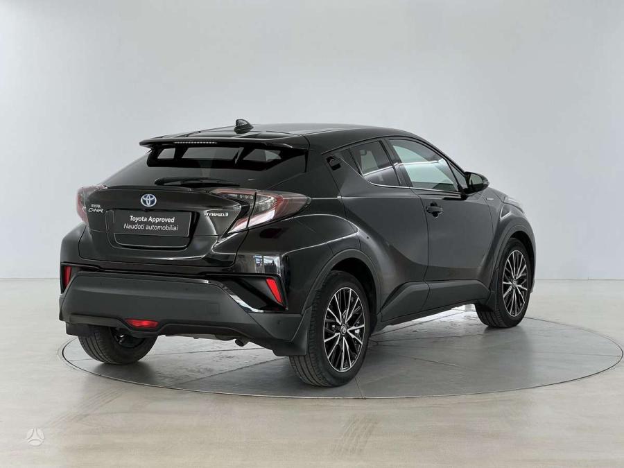 Black Toyota C-HR 2019 in Vilnius, with an engine capacity of 1.80 L and mileage of 76 thousand km for 21900 €, photo 20 on AUTOMOTO.COM.LV
