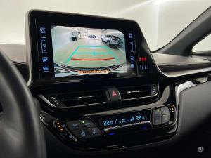 Black Toyota C-HR 2019 in Vilnius, with an engine capacity of 1.80 L and mileage of 76 thousand km for 21900 €, photo 22 on AUTOMOTO.COM.LV