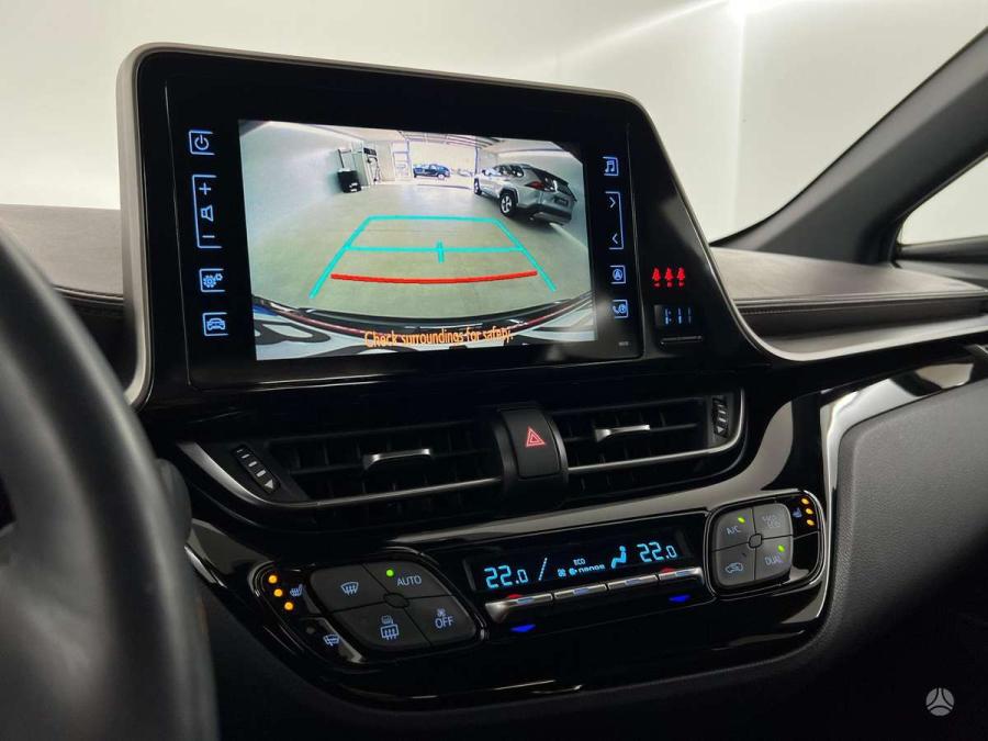Black Toyota C-HR 2019 in Vilnius, with an engine capacity of 1.80 L and mileage of 76 thousand km for 21900 €, photo 22 on AUTOMOTO.COM.LV