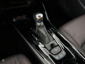 Black Toyota C-HR 2019 in Vilnius, with an engine capacity of 1.80 L and mileage of 76 thousand km for 21900 €, photo 23 on AUTOMOTO.COM.LV
