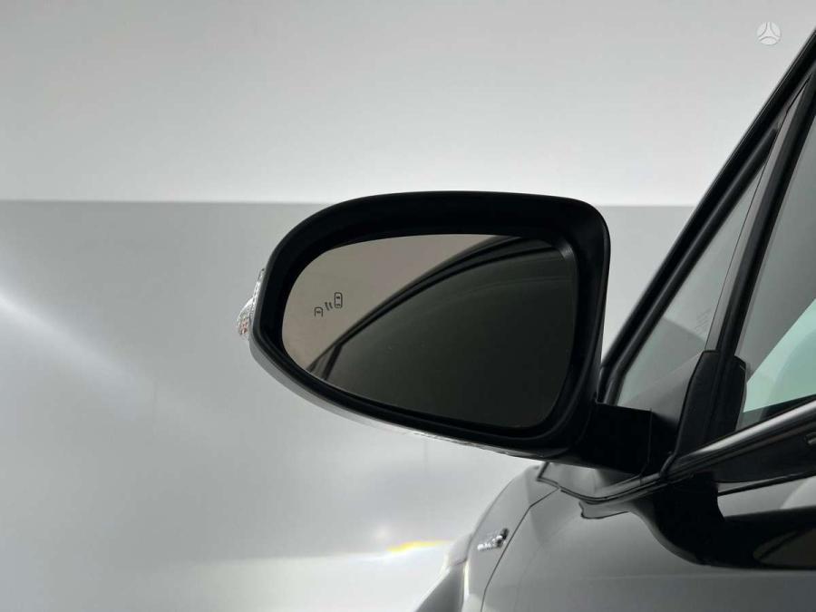 Black Toyota C-HR 2019 in Vilnius, with an engine capacity of 1.80 L and mileage of 76 thousand km for 21900 €, photo 26 on AUTOMOTO.COM.LV