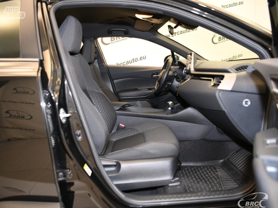 Черный Тойота C-HR 2020 в Авиженяй, объемом двигателя 1.20 л и пробегом 94 тыс. км за 17900 €, фото 5 на AUTOMOTO.COM.LV