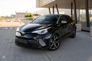 Black Toyota C-HR 2020 in Kaunas, with an engine capacity of 1.80 L and mileage of 226 thousand km for 16999 €, photo  on AUTOMOTO.COM.LV