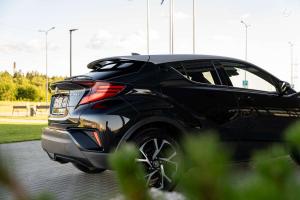 Черный Тойота C-HR 2020 в Каунас, объемом двигателя 1.80 л и пробегом 226 тыс. км за 16999 €, фото 4 на AUTOMOTO.COM.LV