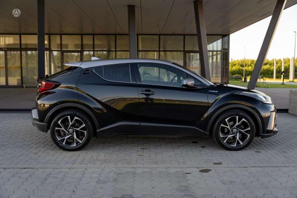 Melns Toyota C-HR 2020 Kauņa, ar dzinēja tilpumu 1.80 L un nobraukumu 226 tūkst. km par 16999 €, foto 4 vietnē AUTOMOTO.COM.LV