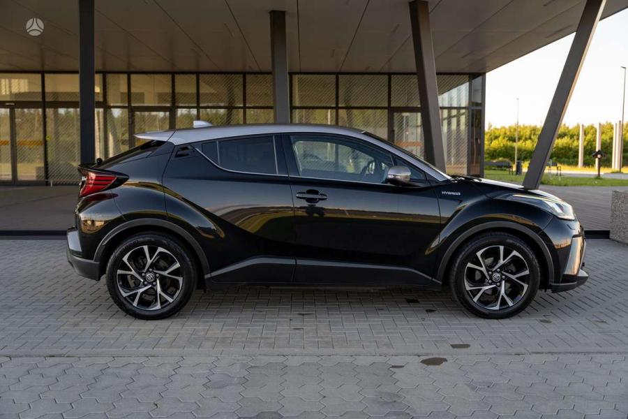 Черный Тойота C-HR 2020 в Каунас, объемом двигателя 1.80 л и пробегом 226 тыс. км за 16999 €, фото 5 на AUTOMOTO.COM.LV