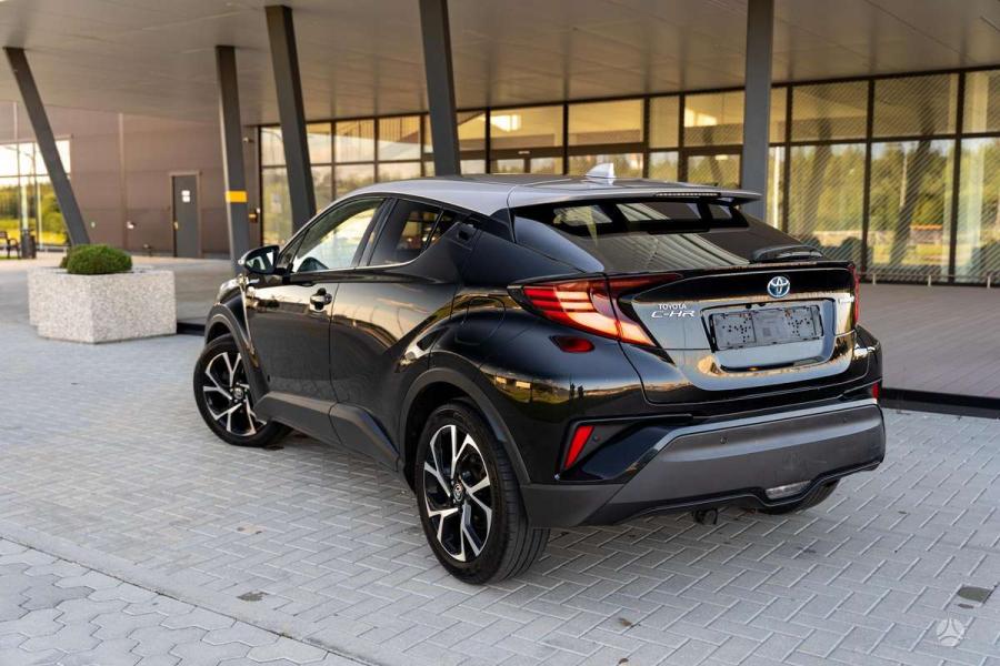 Черный Тойота C-HR 2020 в Каунас, объемом двигателя 1.80 л и пробегом 226 тыс. км за 16999 €, фото 6 на AUTOMOTO.COM.LV