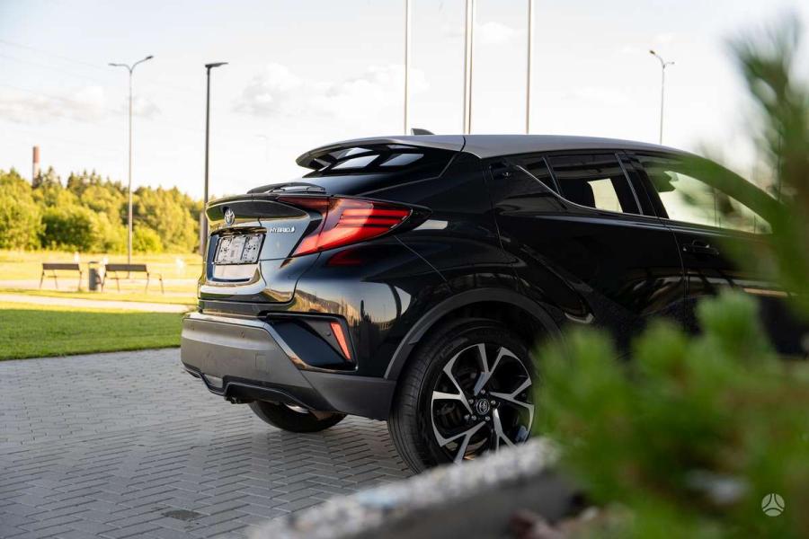 Черный Тойота C-HR 2020 в Каунас, объемом двигателя 1.80 л и пробегом 226 тыс. км за 16999 €, фото 12 на AUTOMOTO.COM.LV