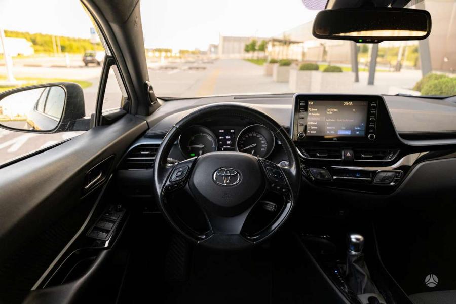 Черный Тойота C-HR 2020 в Каунас, объемом двигателя 1.80 л и пробегом 226 тыс. км за 16999 €, фото 13 на AUTOMOTO.COM.LV