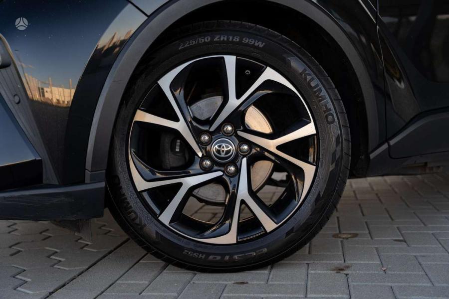 Черный Тойота C-HR 2020 в Каунас, объемом двигателя 1.80 л и пробегом 226 тыс. км за 16999 €, фото 18 на AUTOMOTO.COM.LV