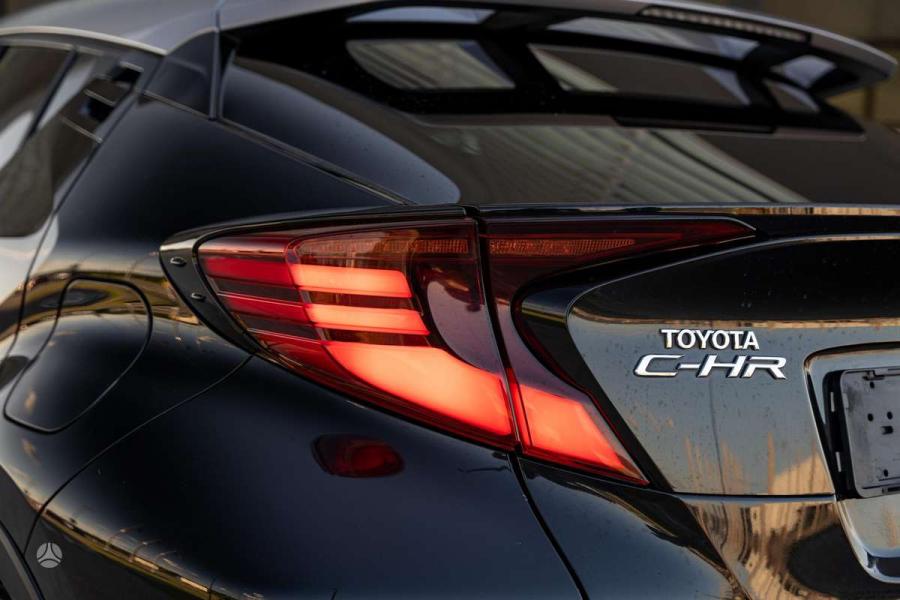 Черный Тойота C-HR 2020 в Каунас, объемом двигателя 1.80 л и пробегом 226 тыс. км за 16999 €, фото 22 на AUTOMOTO.COM.LV