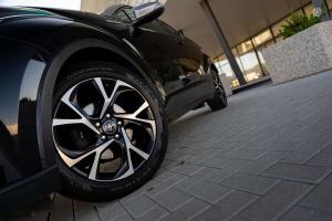 Черный Тойота C-HR 2020 в Каунас, объемом двигателя 1.80 л и пробегом 226 тыс. км за 16999 €, фото 28 на AUTOMOTO.COM.LV