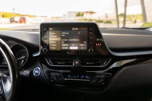 Черный Тойота C-HR 2020 в Каунас, объемом двигателя 1.80 л и пробегом 226 тыс. км за 16999 €, фото 43 на AUTOMOTO.COM.LV