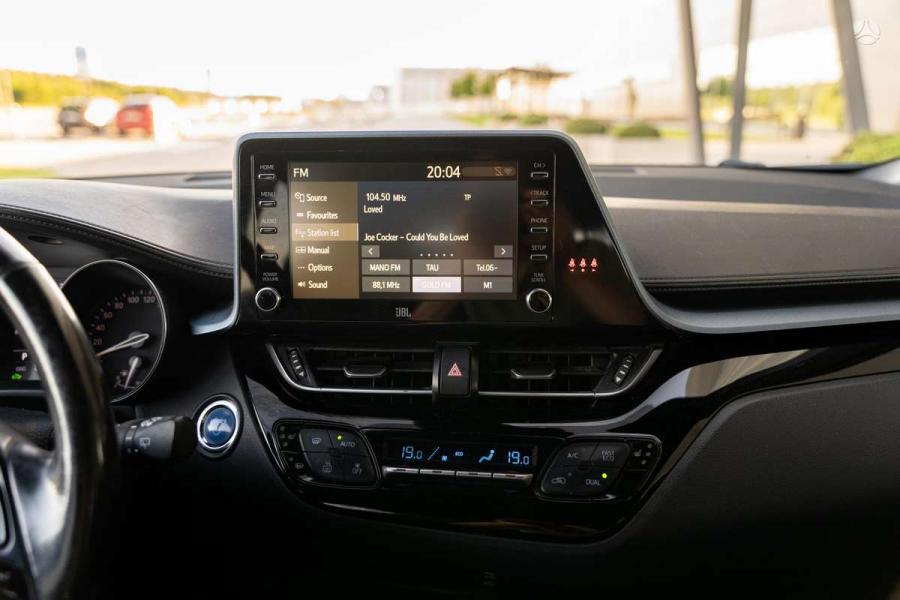 Черный Тойота C-HR 2020 в Каунас, объемом двигателя 1.80 л и пробегом 226 тыс. км за 16999 €, фото 43 на AUTOMOTO.COM.LV
