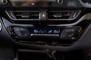 Черный Тойота C-HR 2020 в Каунас, объемом двигателя 1.80 л и пробегом 226 тыс. км за 16999 €, фото 47 на AUTOMOTO.COM.LV