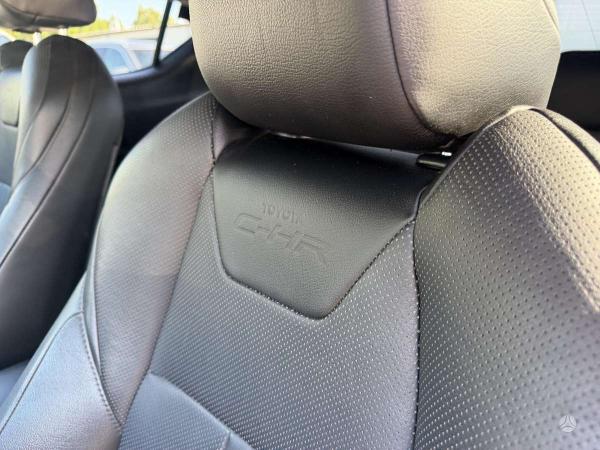 Black Toyota C-HR 2020 in Utena, with an engine capacity of 1.80 L and mileage of 179 thousand km for 15290 €, photo 7 on AUTOMOTO.COM.LV