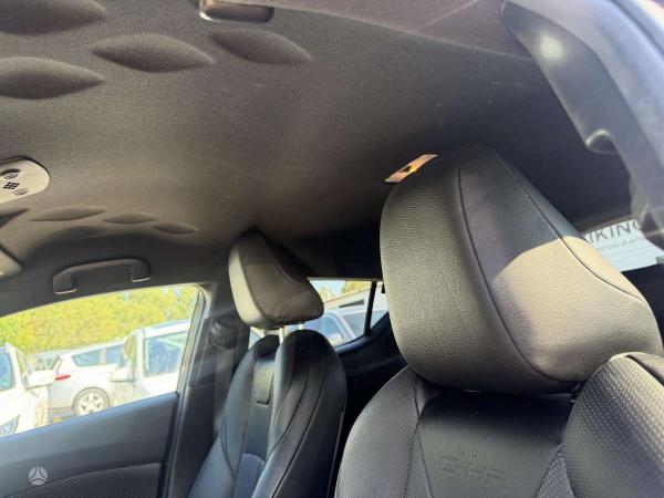 Black Toyota C-HR 2020 in Utena, with an engine capacity of 1.80 L and mileage of 179 thousand km for 15290 €, photo 8 on AUTOMOTO.COM.LV
