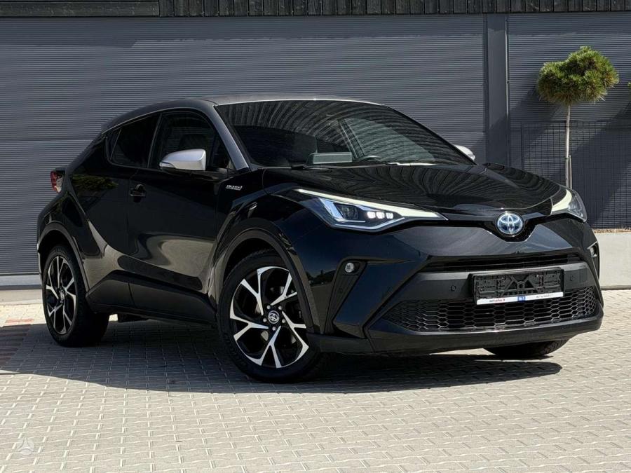 Black Toyota C-HR 2020 in Siauliai, with an engine capacity of 1.80 L and mileage of 175 thousand km for 18550 €, photo 1 on AUTOMOTO.COM.LV