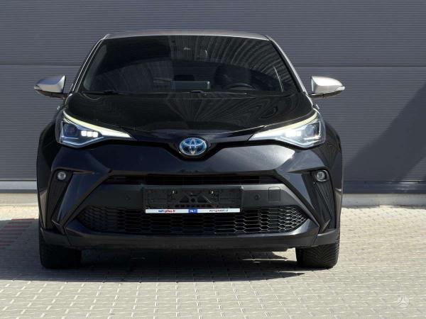 Black Toyota C-HR 2020 in Siauliai, with an engine capacity of 1.80 L and mileage of 175 thousand km for 18550 €, photo 2 on AUTOMOTO.COM.LV