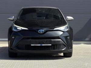 Black Toyota C-HR 2020 in Siauliai, with an engine capacity of 1.80 L and mileage of 175 thousand km for 18550 €, photo 3 on AUTOMOTO.COM.LV
