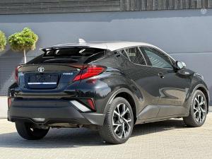 Black Toyota C-HR 2020 in Siauliai, with an engine capacity of 1.80 L and mileage of 175 thousand km for 18550 €, photo 6 on AUTOMOTO.COM.LV