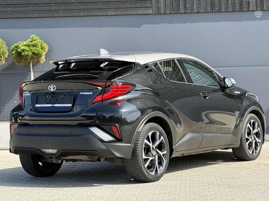 Black Toyota C-HR 2020 in Siauliai, with an engine capacity of 1.80 L and mileage of 175 thousand km for 18550 €, photo 6 on AUTOMOTO.COM.LV