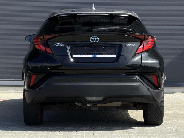 Black Toyota C-HR 2020 in Siauliai, with an engine capacity of 1.80 L and mileage of 175 thousand km for 18550 €, photo 6 on AUTOMOTO.COM.LV