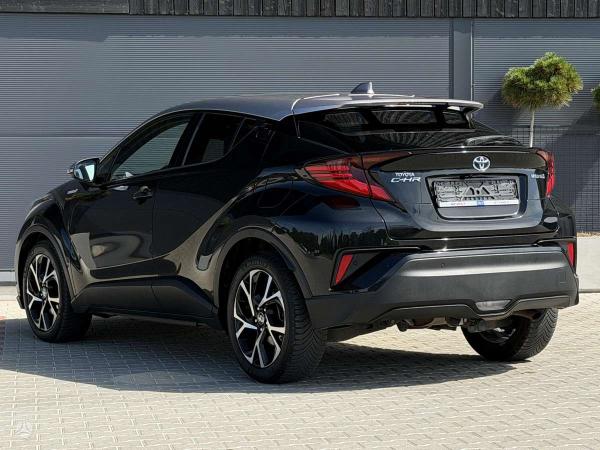 Black Toyota C-HR 2020 in Siauliai, with an engine capacity of 1.80 L and mileage of 175 thousand km for 18550 €, photo 7 on AUTOMOTO.COM.LV