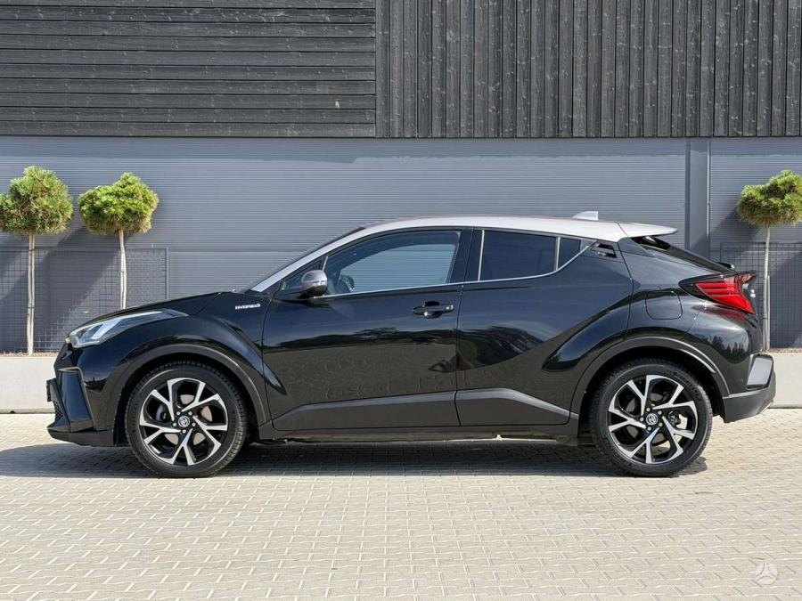 Black Toyota C-HR 2020 in Siauliai, with an engine capacity of 1.80 L and mileage of 175 thousand km for 18550 €, photo 9 on AUTOMOTO.COM.LV