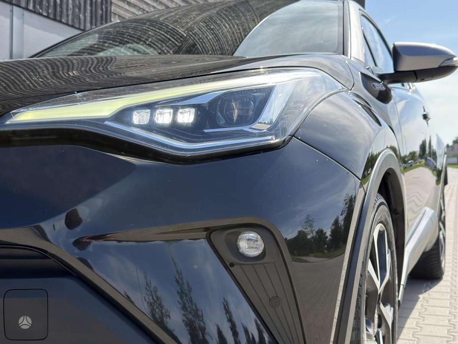Black Toyota C-HR 2020 in Siauliai, with an engine capacity of 1.80 L and mileage of 175 thousand km for 18550 €, photo 10 on AUTOMOTO.COM.LV