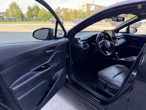 Black Toyota C-HR 2020 in Siauliai, with an engine capacity of 1.80 L and mileage of 175 thousand km for 18550 €, photo 11 on AUTOMOTO.COM.LV